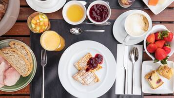 Pequeno-almoço tipo buffet diário incluído