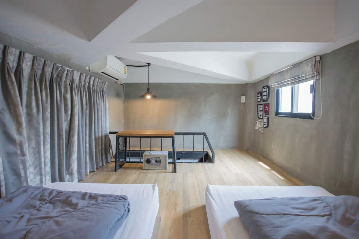 Cofres nos quartos, Wi-Fi de cortesia, roupa de cama