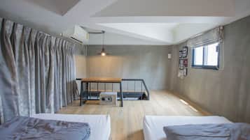 Quarto casal superior | Cofres nos quartos, Wi-Fi de cortesia, roupa de cama