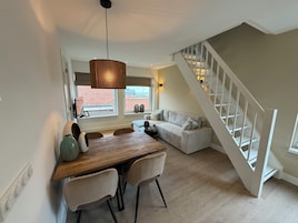 Dúplex (Apartment) | Sala de estar | TV de ecrã plano 