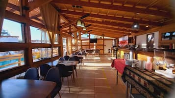 Pequeno-almoço tipo buffet diário incluído
