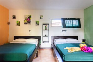 Quarto standard, geladeira, vista para a piscina | Vista do quarto