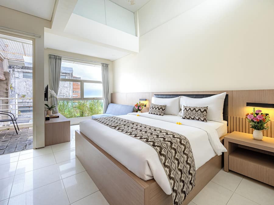 Suite, varanda | Roupa de alta qualidade, minibar, cofre no quarto, secretária