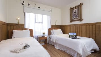 Quarto Duplo, 2 camas individuais | Cofre no quarto, Wi-fi grátis