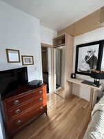 Quarto, 1 cama Queen, banheiro privativo (Nolan) | 4 quartos, individualmente decorados, individualmente mobiliados