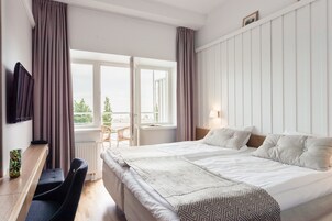 Quarto Twin Standard, varanda | Secretária, berços/camas para crianças, camas desdobráveis 