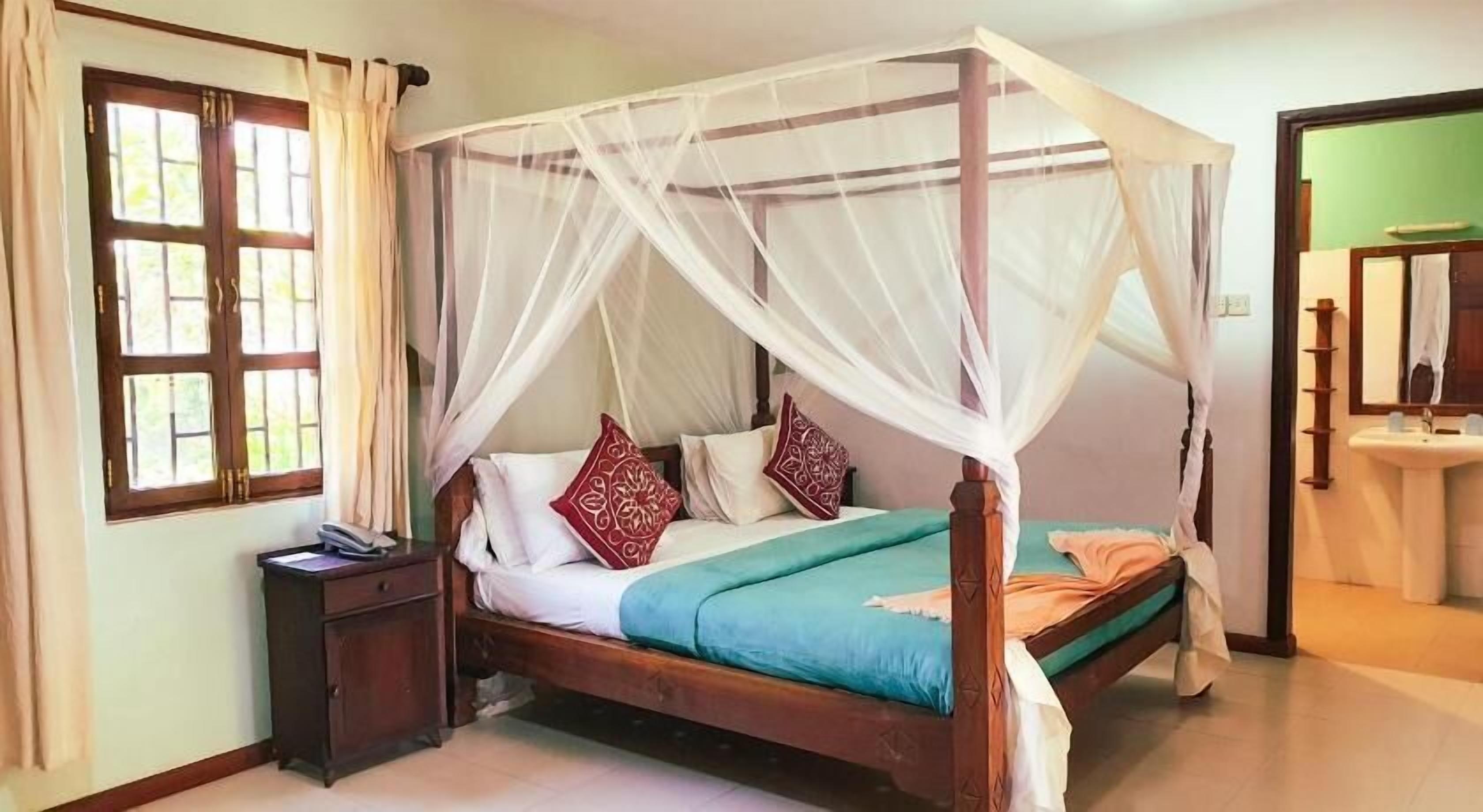 Cofre no quarto, secretária, Wi-fi grátis, roupa de cama fornecida 