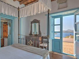 Vila, 2 quartos, piscina particular | Roupas de cama premium, cofres nos quartos, escrivaninha