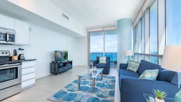Apartamento luxo, 1 quarto, de frente para o oceano (Corner) | Sala de estar | TV de tela plana 42 polegadas com canais a cabo, TV