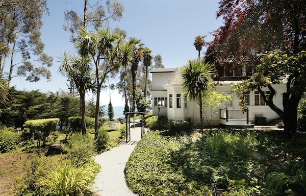 Monarch Cove Inn - Santa Cruz, CA
