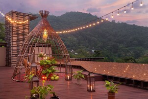 Pequenos-almoços, almoços, jantares servidos, cozinha internacional 