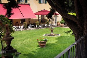 Pequeno-almoço tipo buffet diário (20 EUR por pessoa) 