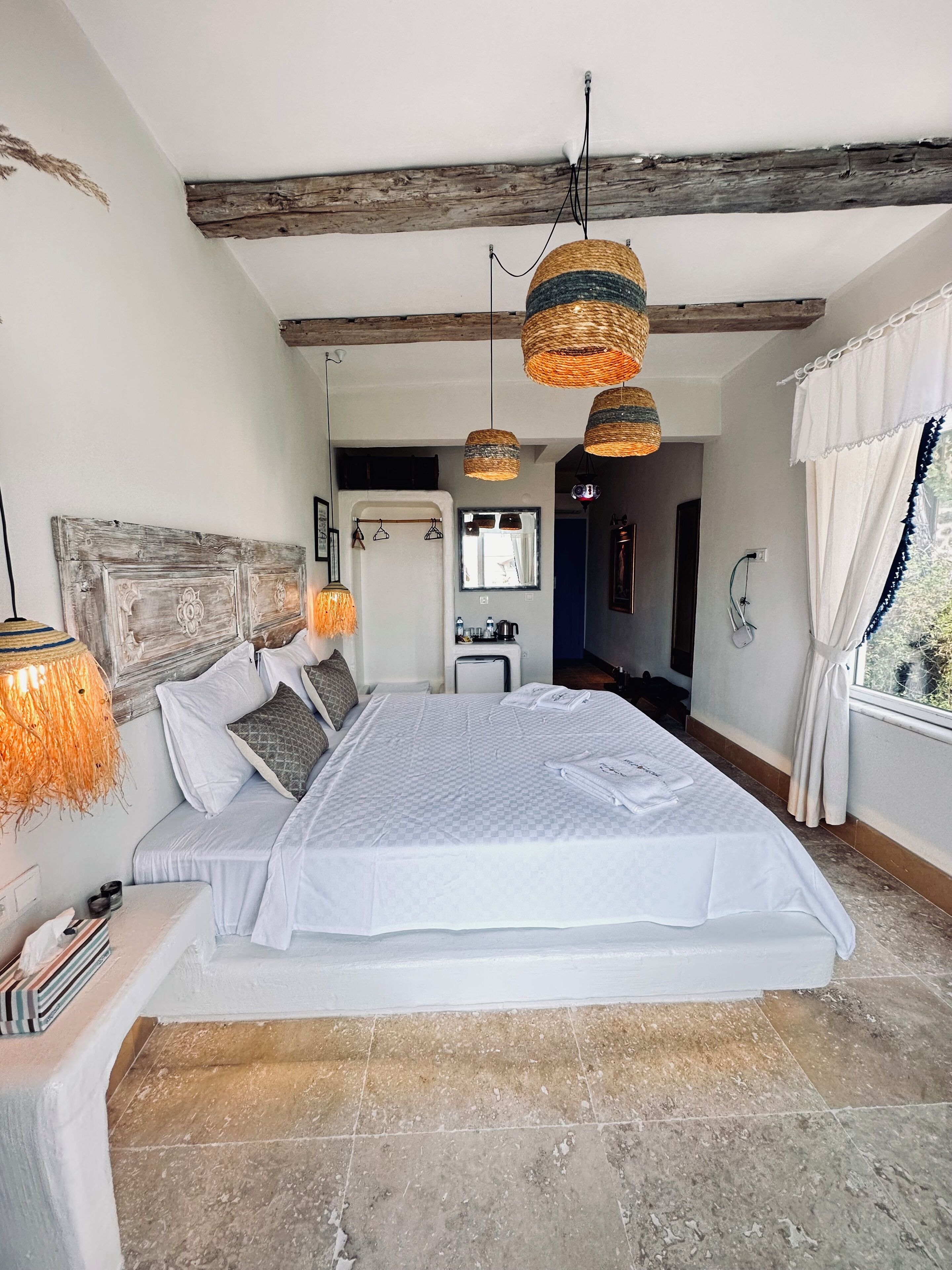 Quarto Deluxe, vista para o mar | Roupa de alta qualidade, minibar, cofre no quarto, Wi-fi grátis 