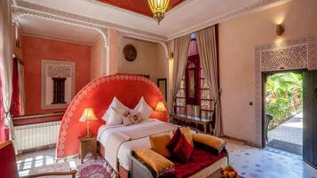 Suite Sénior | Cofre no quarto, com mobília individualizada