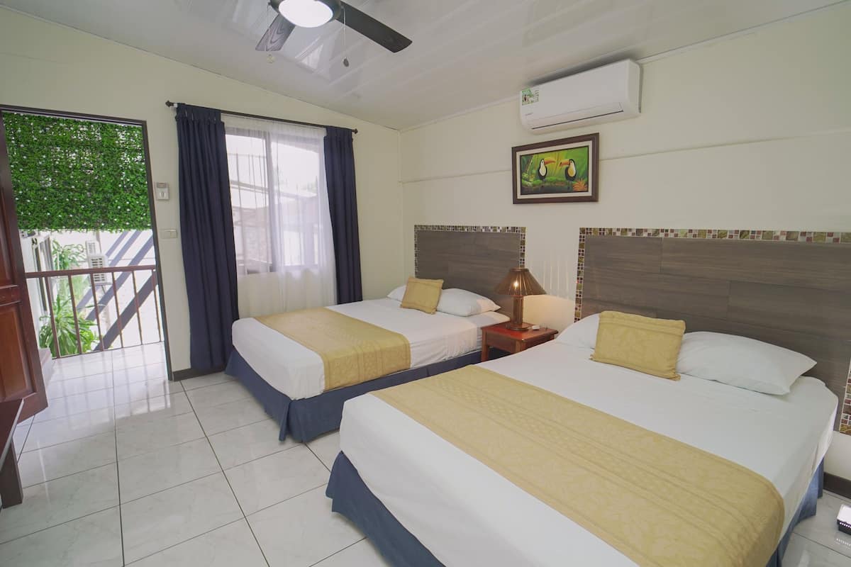 Quarto Quádruplo | 1 quarto, ferro/tábua de engomar, Wi-fi grátis, roupa de cama fornecida