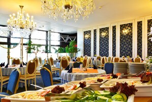 Café da manhã, almoço e jantar