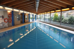 Piscina interior, piscina exterior 