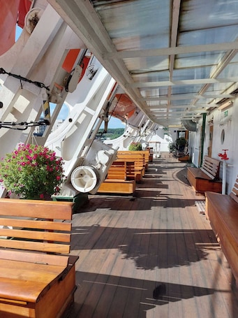 Terraço/pátio interior. Laivahostel S/S Bore