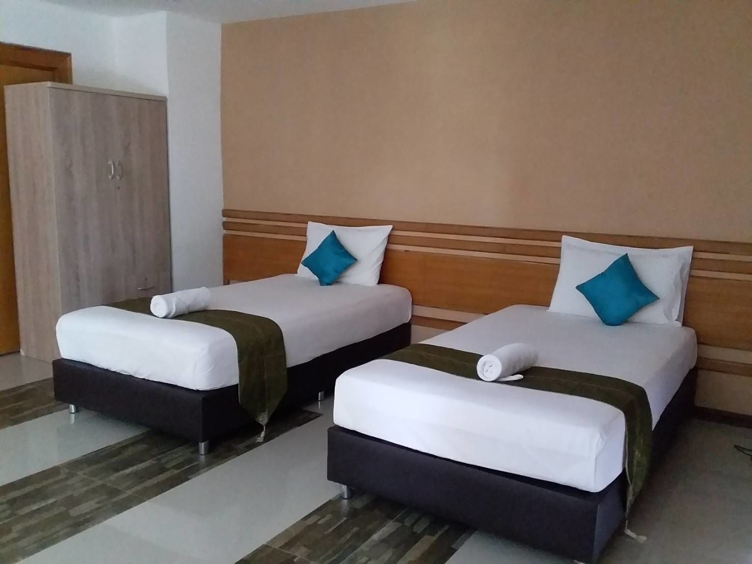 Cortinas blackout, Wi-Fi de cortesia, roupa de cama