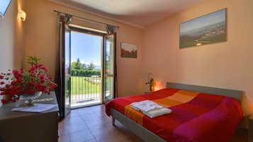Quarto casal standard | Frigobar, escrivaninha, berços (sobretaxa)