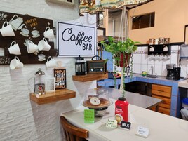 Pequeno-almoço continental diário mediante uma taxa 