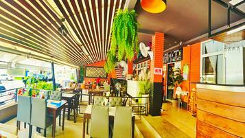 10 restaurantes, pequenos-almoços servidos, cozinha tailandesa