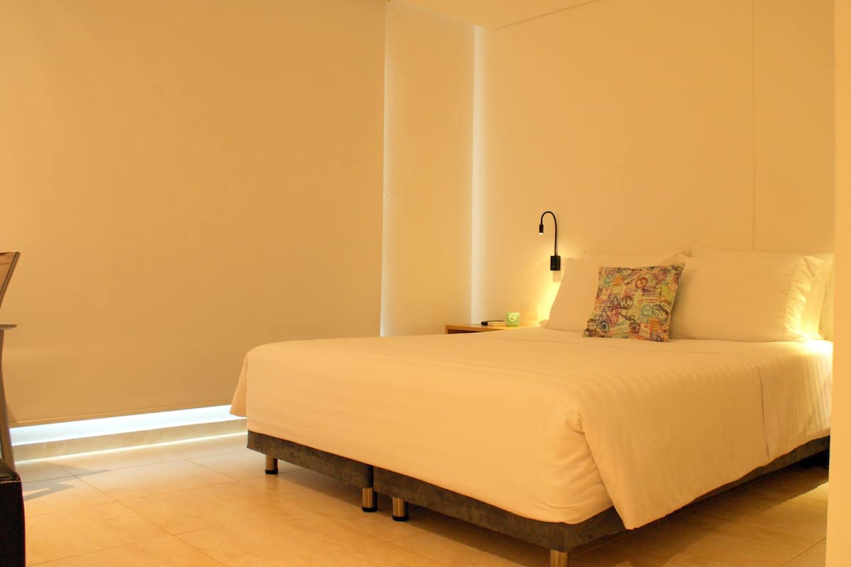 Roupa de alta qualidade, secretária, ferro/tábua de engomar