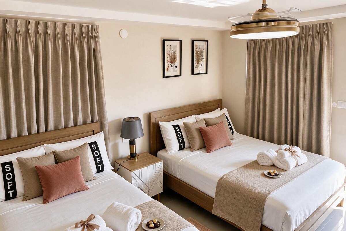 Edredons de pluma, frigobar, cofres nos quartos, cortinas blackout