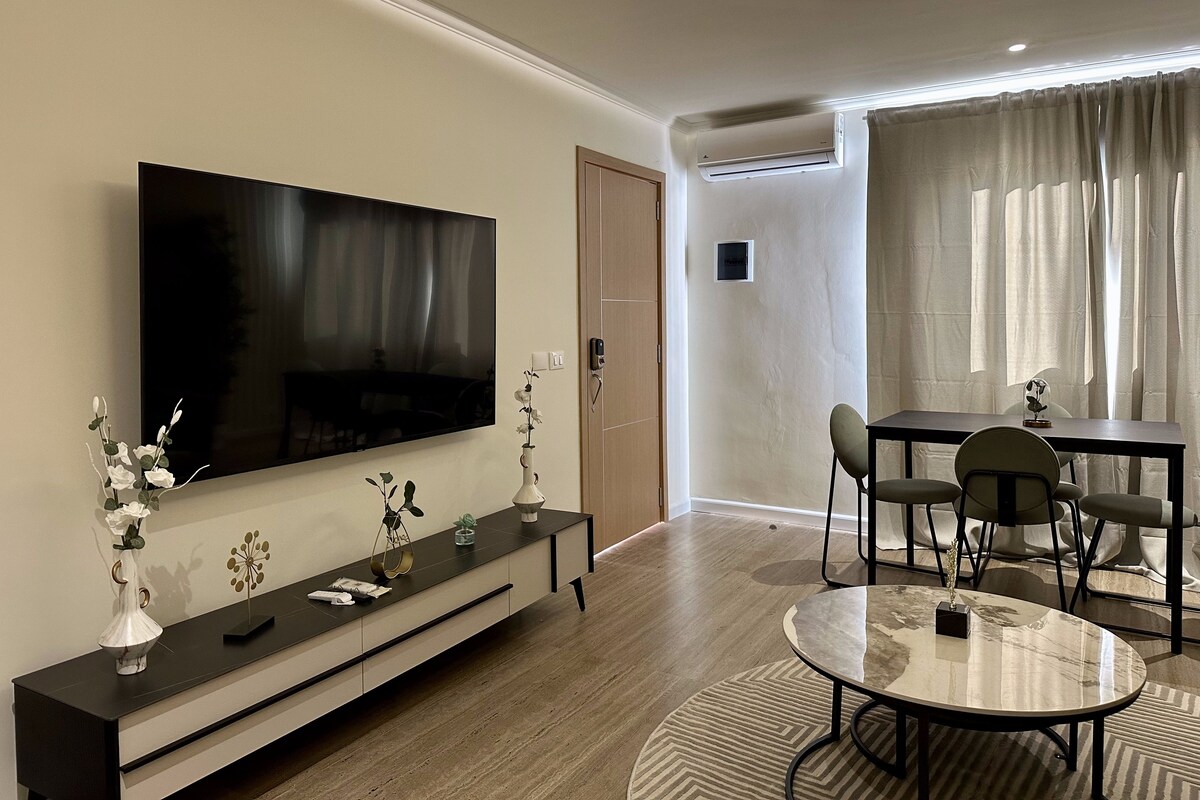 Quarto casal | Edredons de pluma, frigobar, cofres nos quartos, cortinas blackout