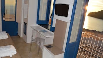 Quarto Duplo Deluxe, varanda, vista para o mar | Minibar, cofre com capacidade para portátil, secretária, Wi-fi grátis
