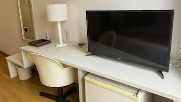 Quarto Superior Casal | Minibar, secretária, secretária adequada para computadores portáteis