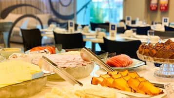 Pequenos-almoços, almoços e jantares servidos