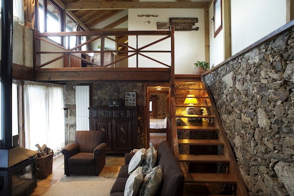 Villa Familiar, 2 quartos, lareira, junto à montanha | Sala de estar