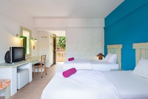 Quarto duplo standard | Cofres nos quartos, escrivaninha, Wi-Fi de cortesia, roupa de cama
