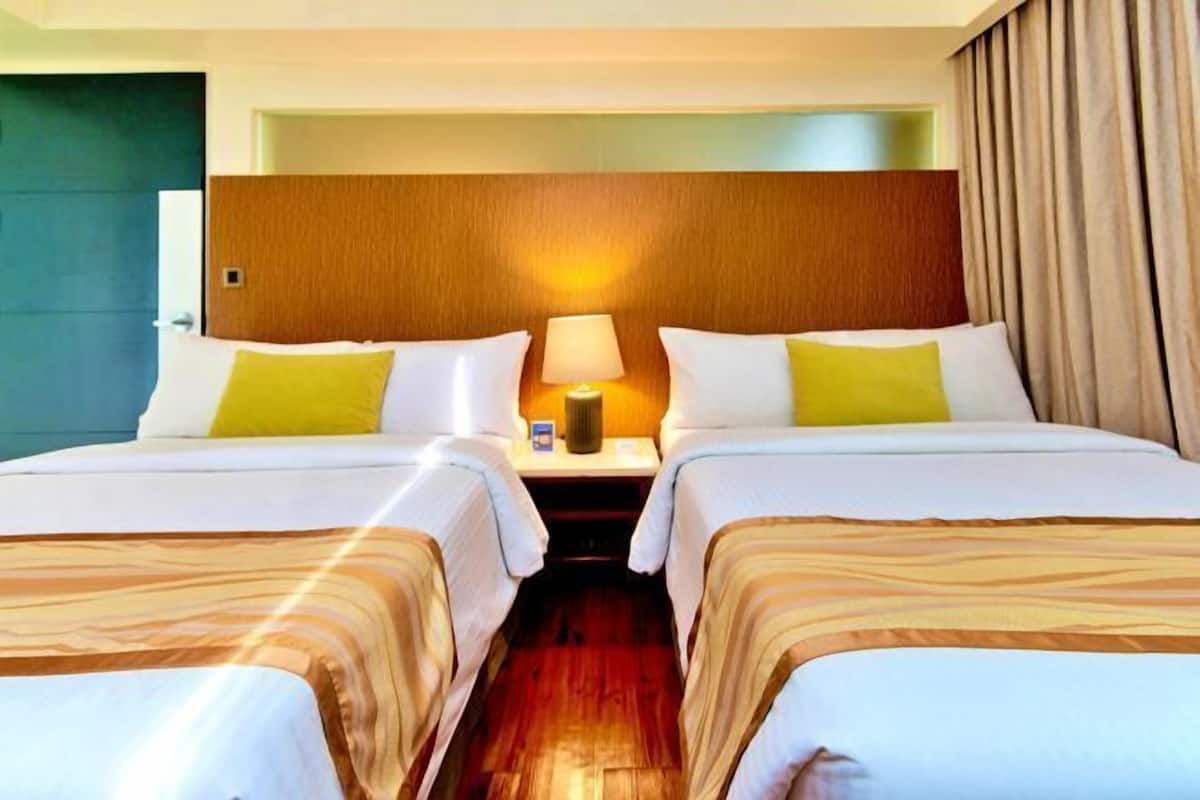 Minibar, cofre no quarto, secretária