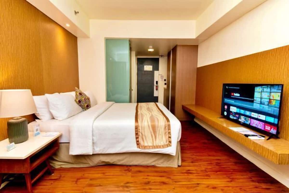Minibar, cofre no quarto, secretária