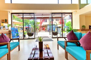 Área de estar no saguão