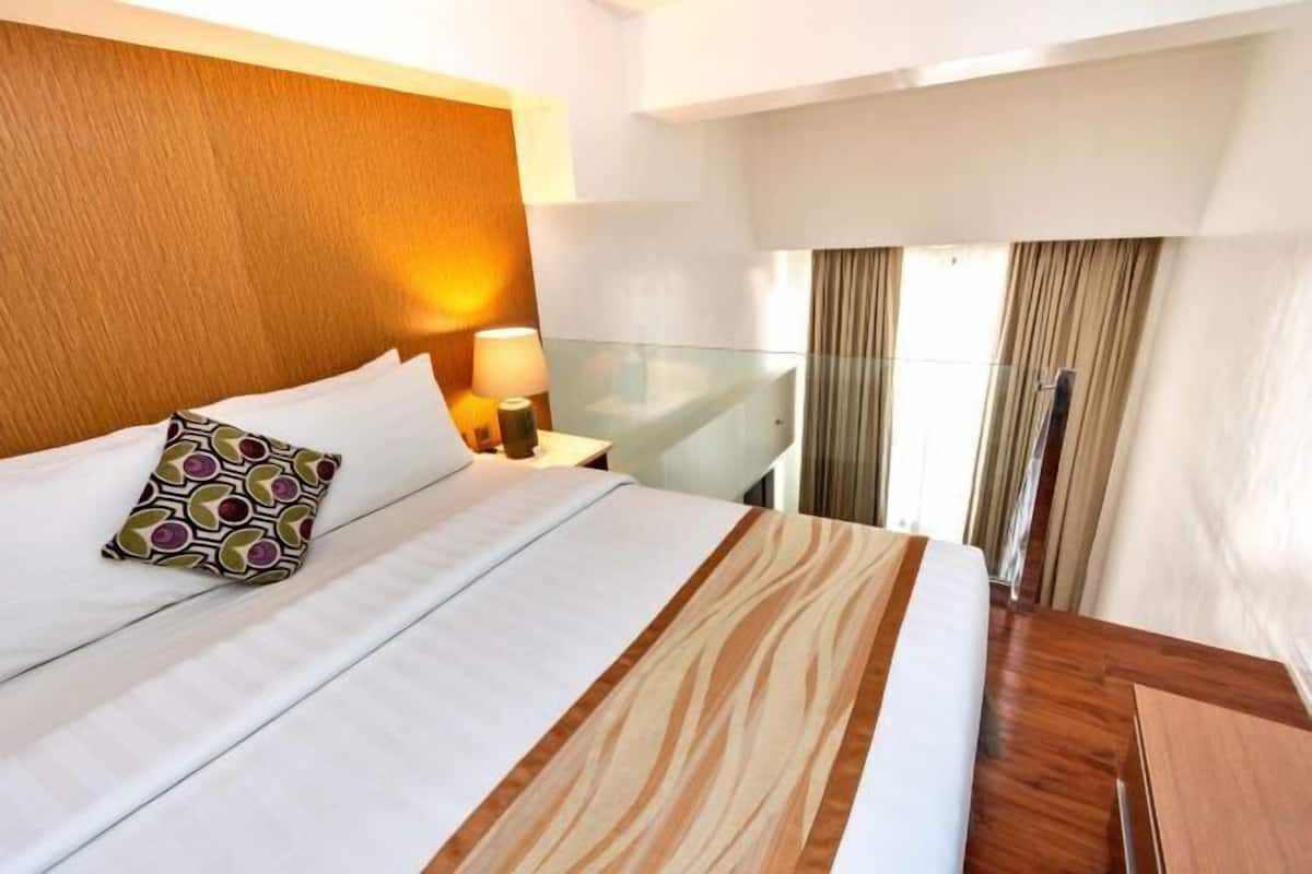 Minibar, cofre no quarto, secretária