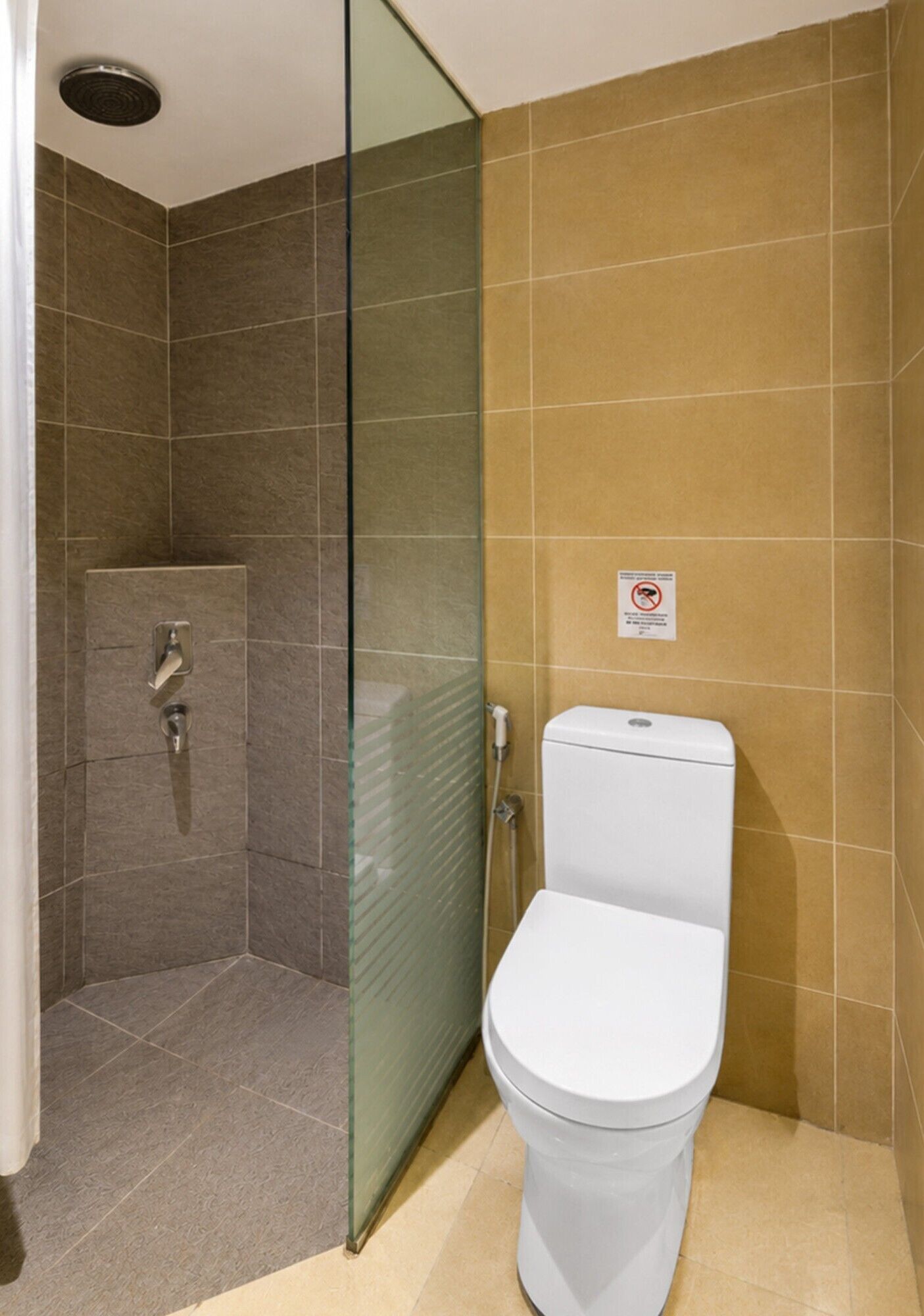 Quarto Deluxe (King) | Casa de banho | Um polibã, um secador de cabelo (mediante pedido), um bidé 
