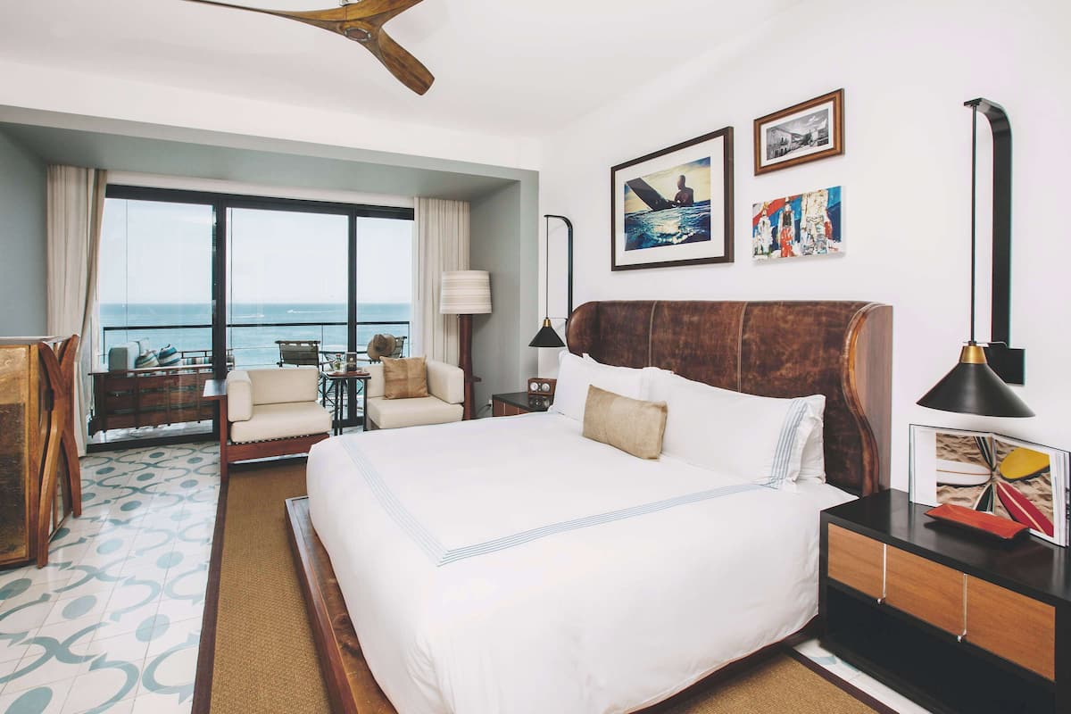 Quarto Deluxe, 1 cama king-size, vista para o oceano | Lençóis de algodão egípcio, roupa de alta qualidade, edredões de penas 