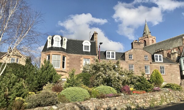 Leven House - Crieff