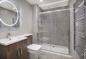 Apartamento, 1 quarto (First Floor) | Casa de banho | Um secador de cabelo, toalhas fornecidas, sabão, champô 