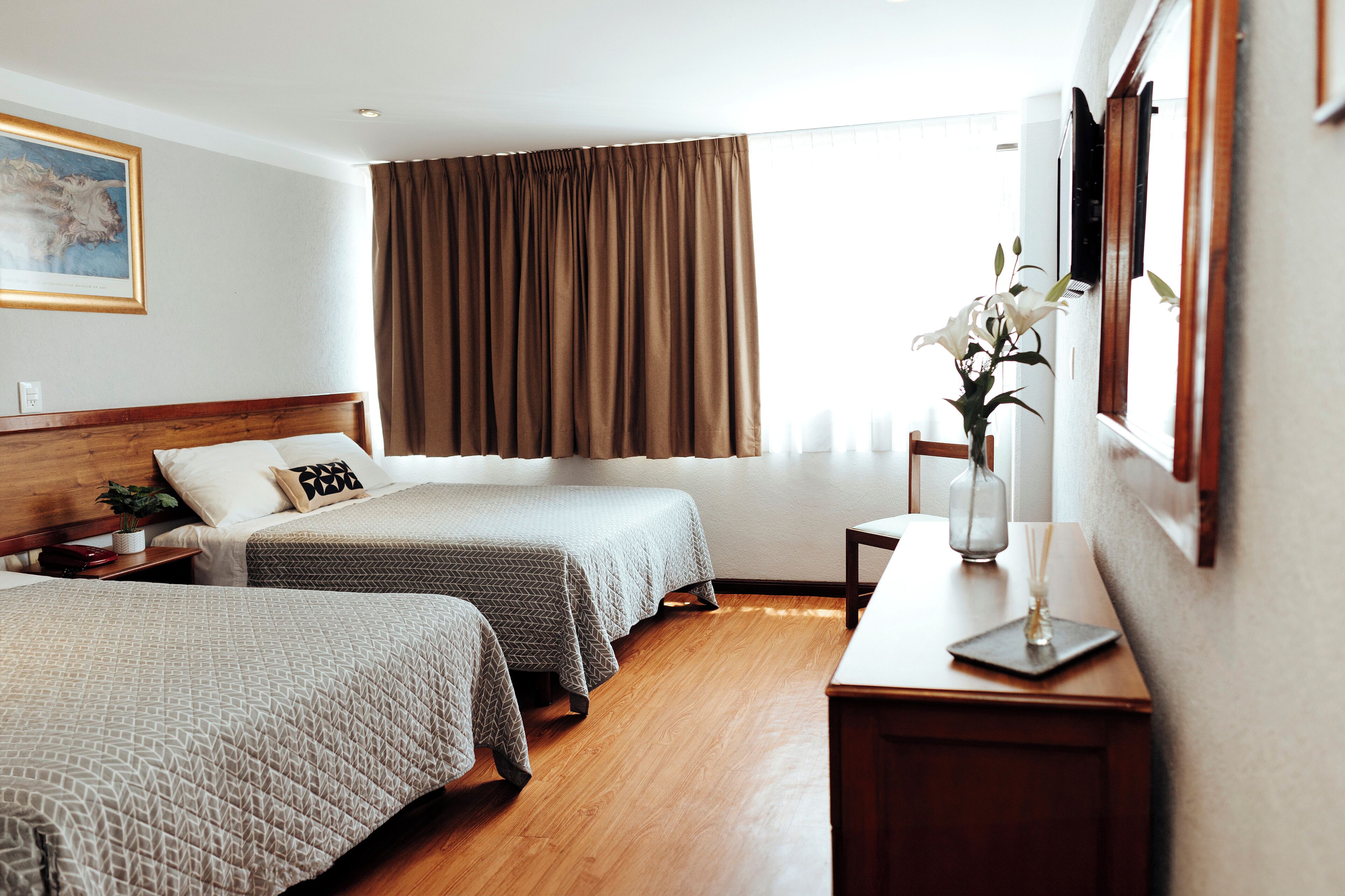 Quarto casal, 2 camas de casal (No air conditioning) | Roupas de cama premium, edredons de pluma, escrivaninha