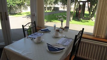 Pequeno-almoço completo diário incluído