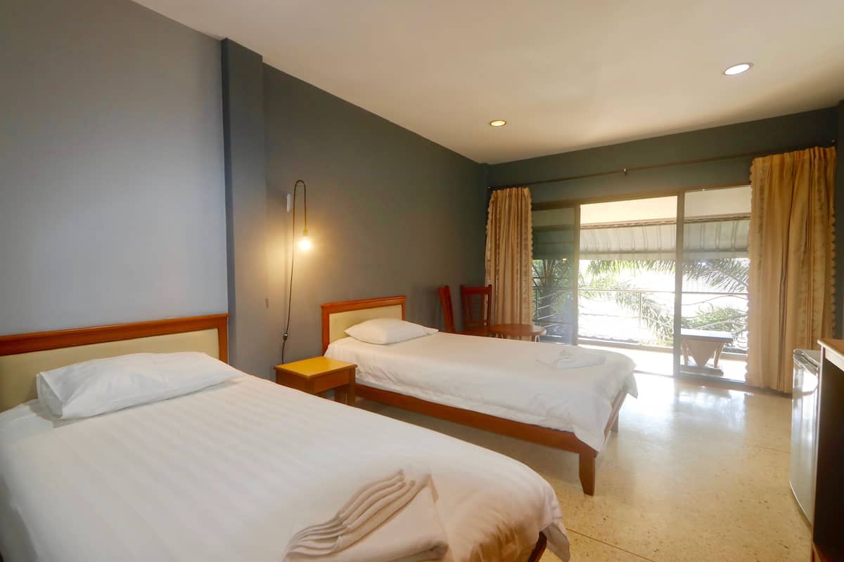 Quarto duplo básico, 2 camas de solteiro | 1 quarto, cofres nos quartos, individualmente mobiliados