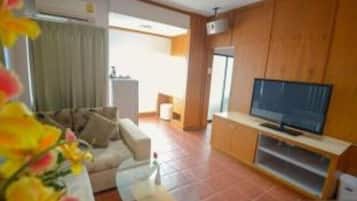 Suite, kitchenette (Suite with Kitchenette) | Sala de estar | Televisor LED