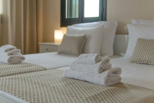 Apartamento Superior, vista para o mar | 1 quarto, cofre no quarto, quartos insonorizados, Wi-fi grátis 