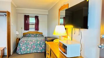 Quarto Comfort, 2 camas de casal | Secretária, Wi-fi grátis, roupa de cama fornecida