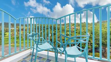 Quarto Quádruplo, vista para a montanha | Varanda