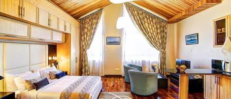 Suíte estúdio panorâmica, 1 cama Queen, vista para a cidade | Vista do quarto